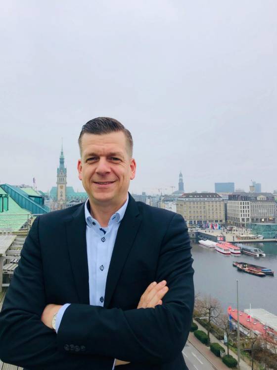 How our experts get on the trail of undeclared dangerous goods - Hapag ...