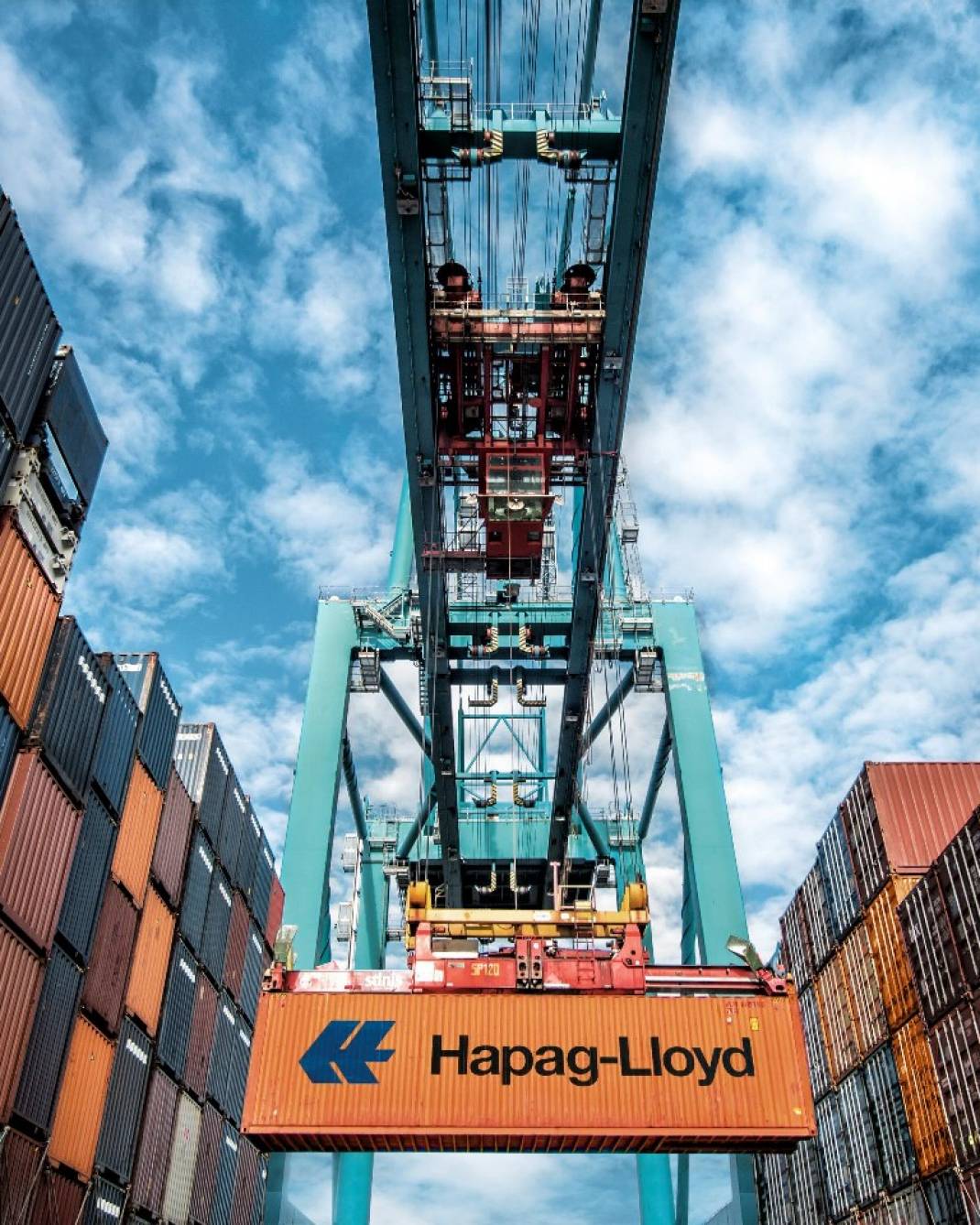 Hapag-Lloyd wins ZEMBA tender for zero-emission shipping services - Hapag-Lloyd