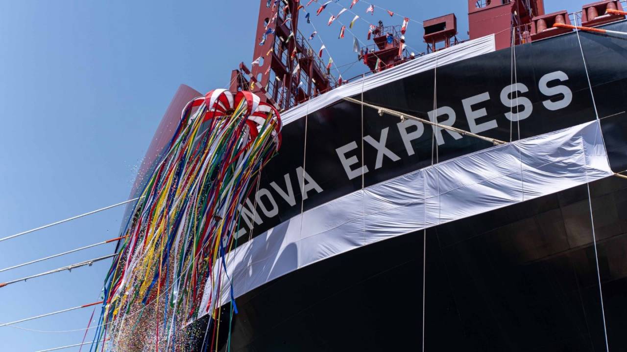 LOOKOUT newsletter: Christening of the Genova Express - Hapag-Lloyd