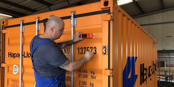 Hapag-Lloyd starts installation of tracking devices on its dry ...