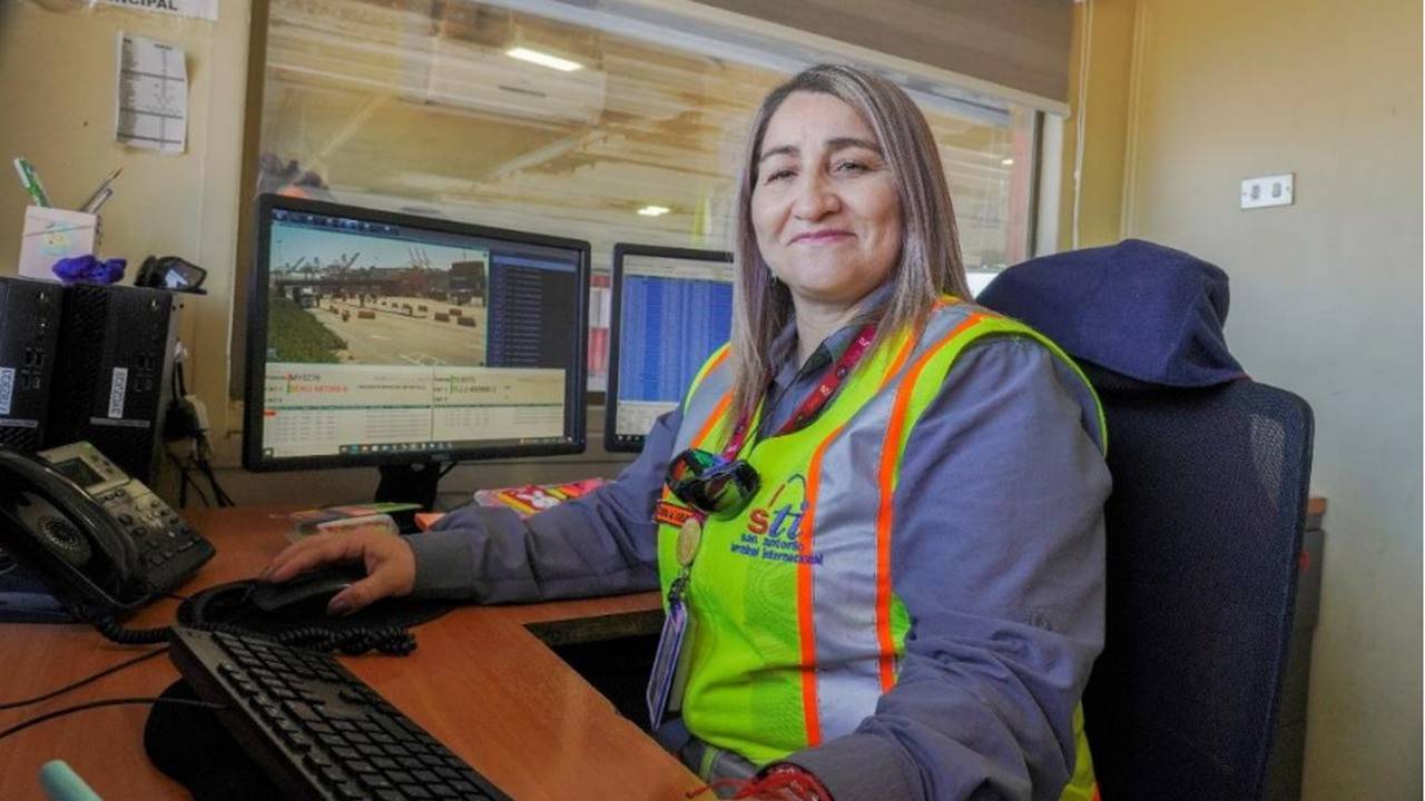 Gateway to the Pacific - Hapag-Lloyd